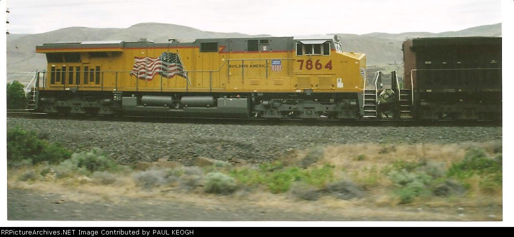 UP 7864 stops in place as we pace each other east along I-84 east